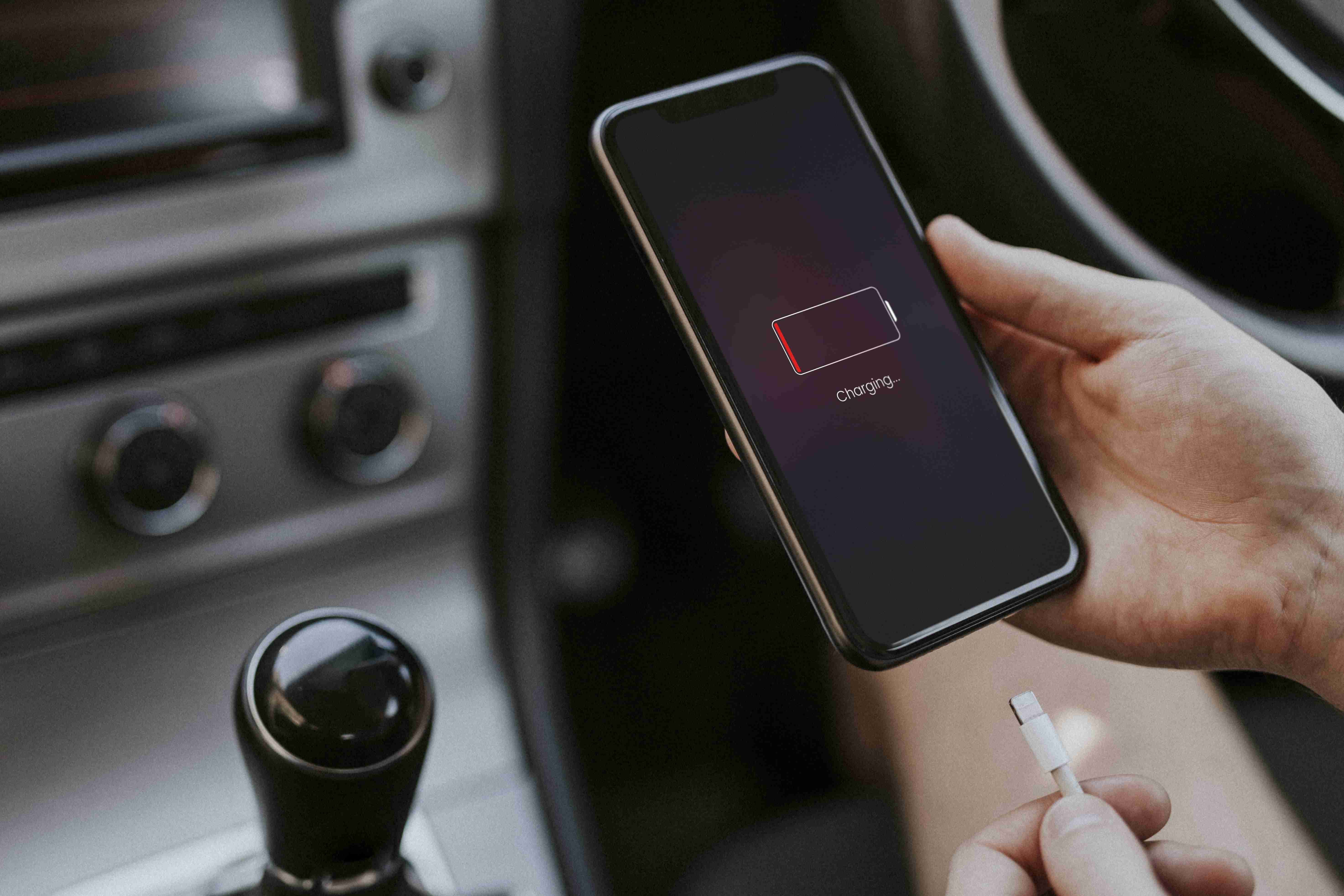 Safe Methods to Charge Mobile Phones in the Car Articles Motorist Thailand